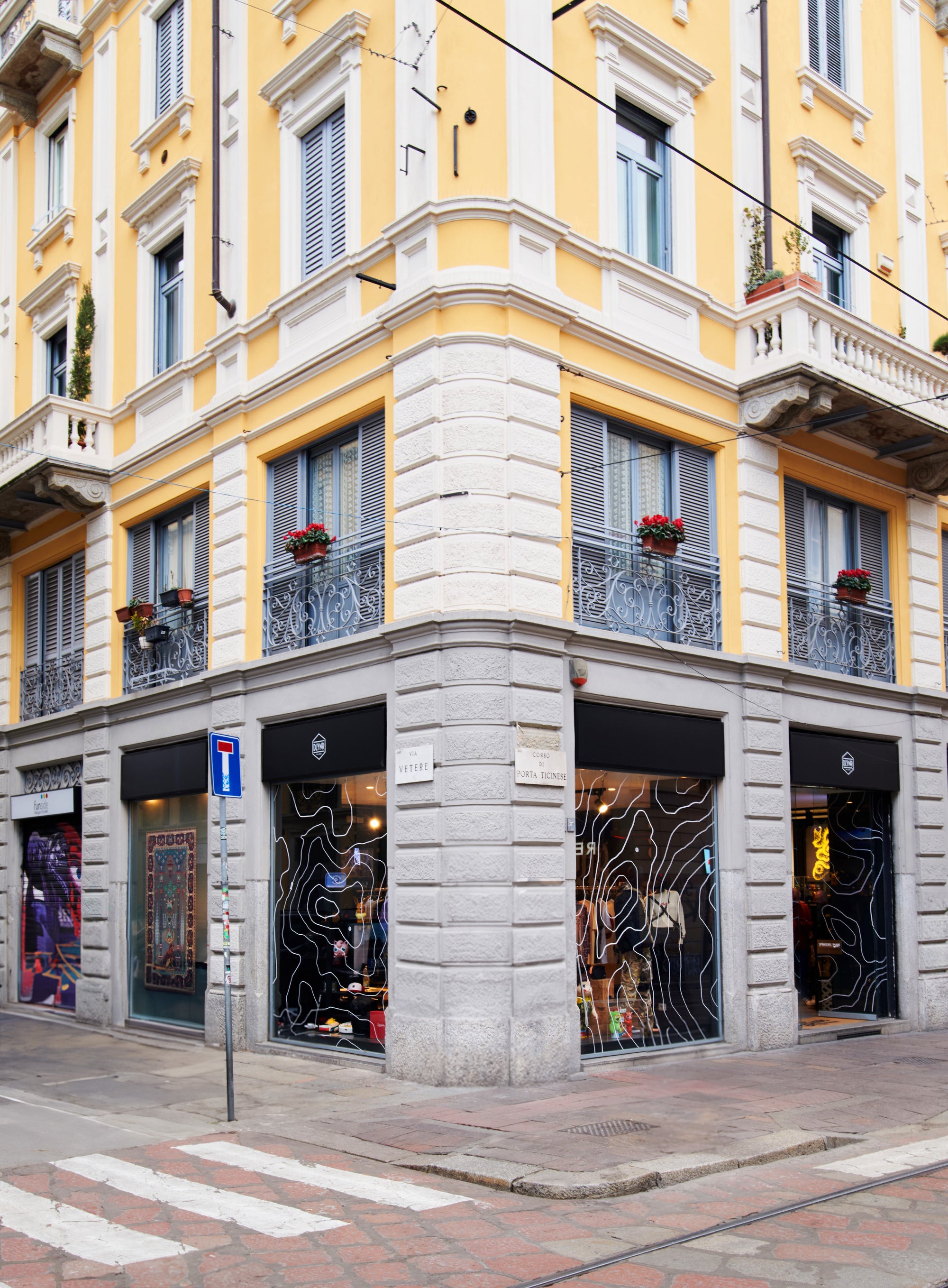 Dolly Noire - Store Milano